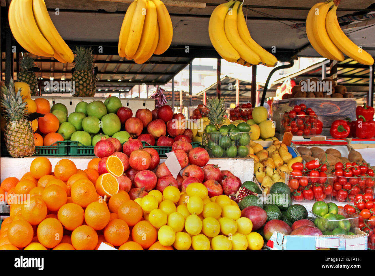 Piles of fresh organic fruit on market stall Stock Photo - Alamy