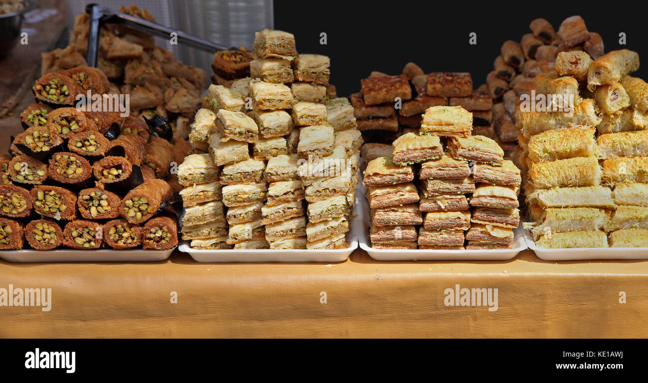 Middle eastern sweets hi-res stock photography and images - Alamy