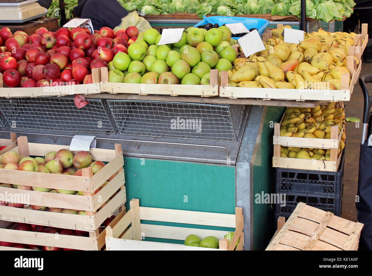 Market stall with variety of fresh organic apples Stock Photo - Alamy