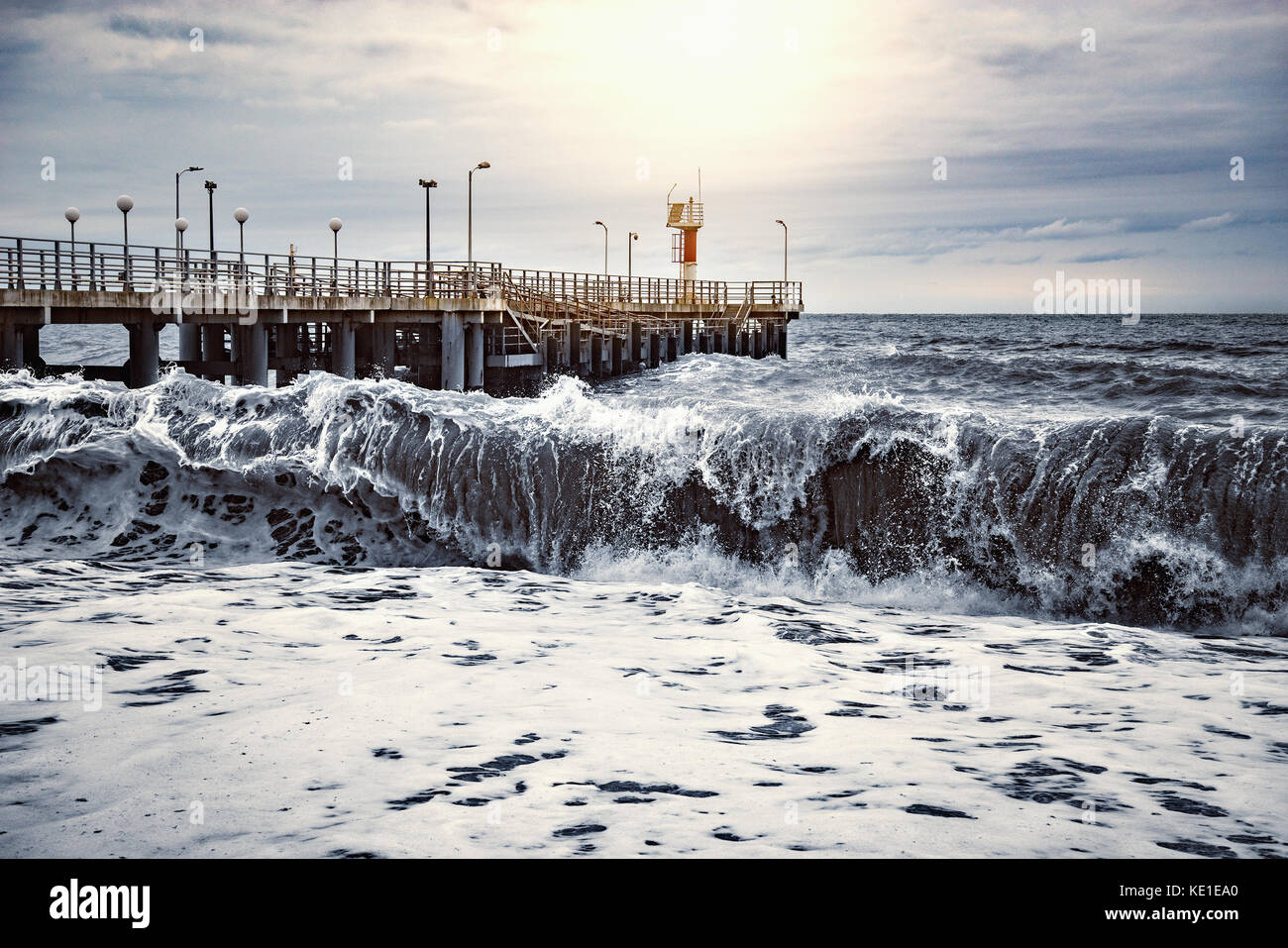 Pier pressure hi-res stock photography and images - Alamy