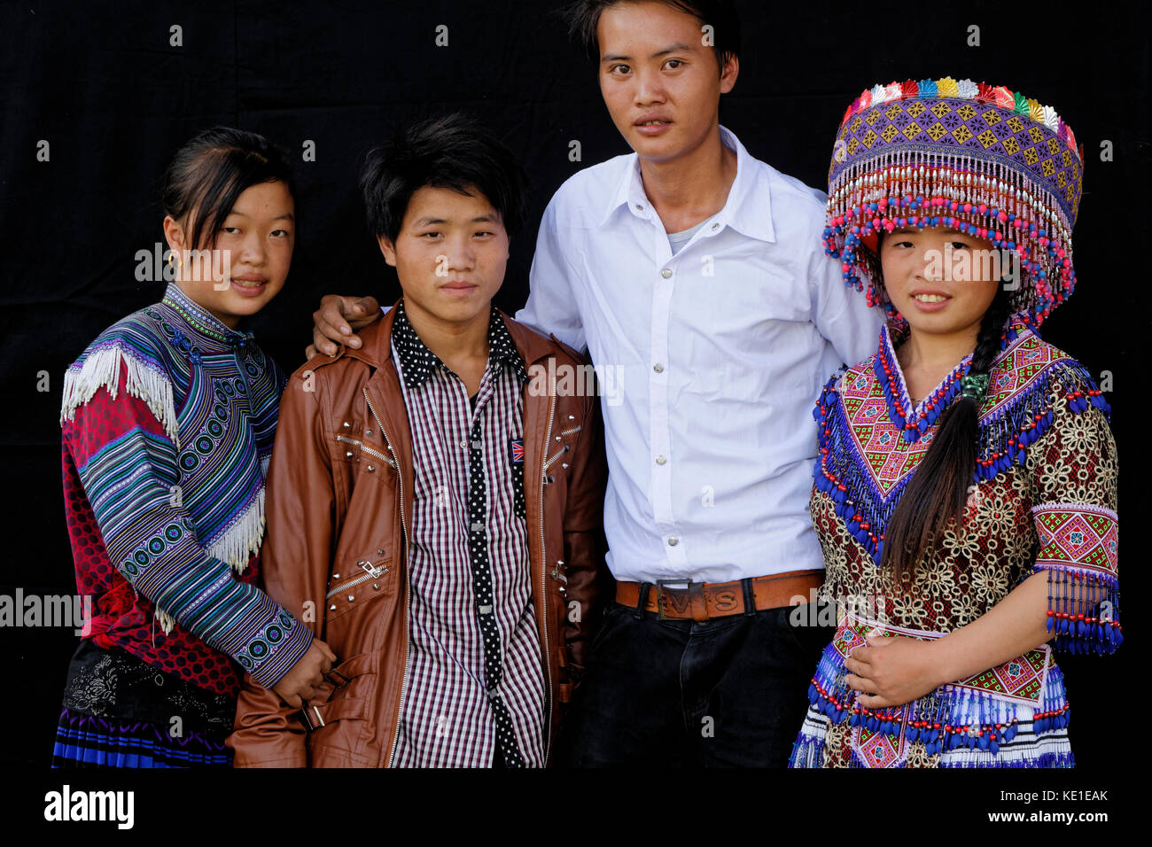 Hmong family vietnam hi-res stock photography and images - Alamy