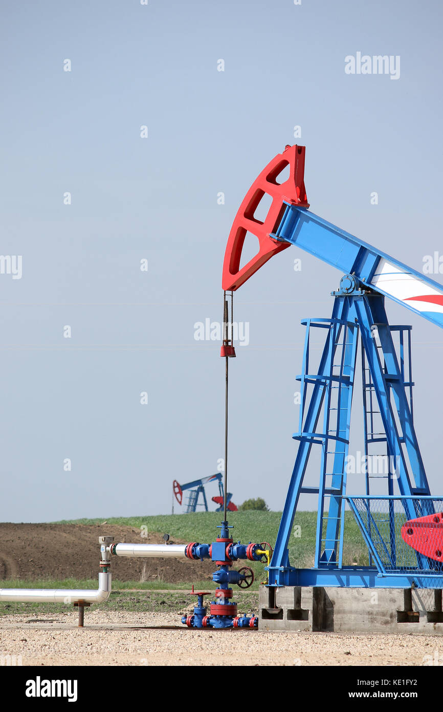 Oil pump jacks hi-res stock photography and images - Alamy
