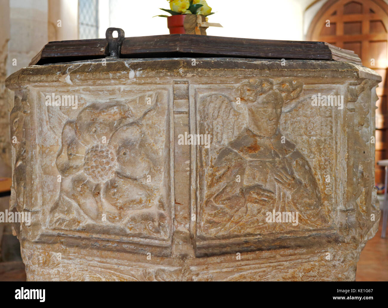 14th century font hi-res stock photography and images - Alamy