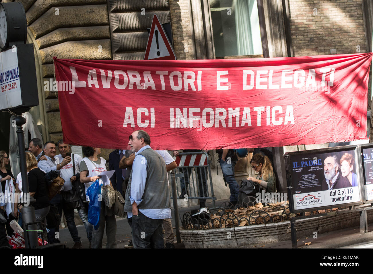 Rome, Italy. 17th Oct, 2017. Protest of the workers Sky, Agile-Eutelia ...