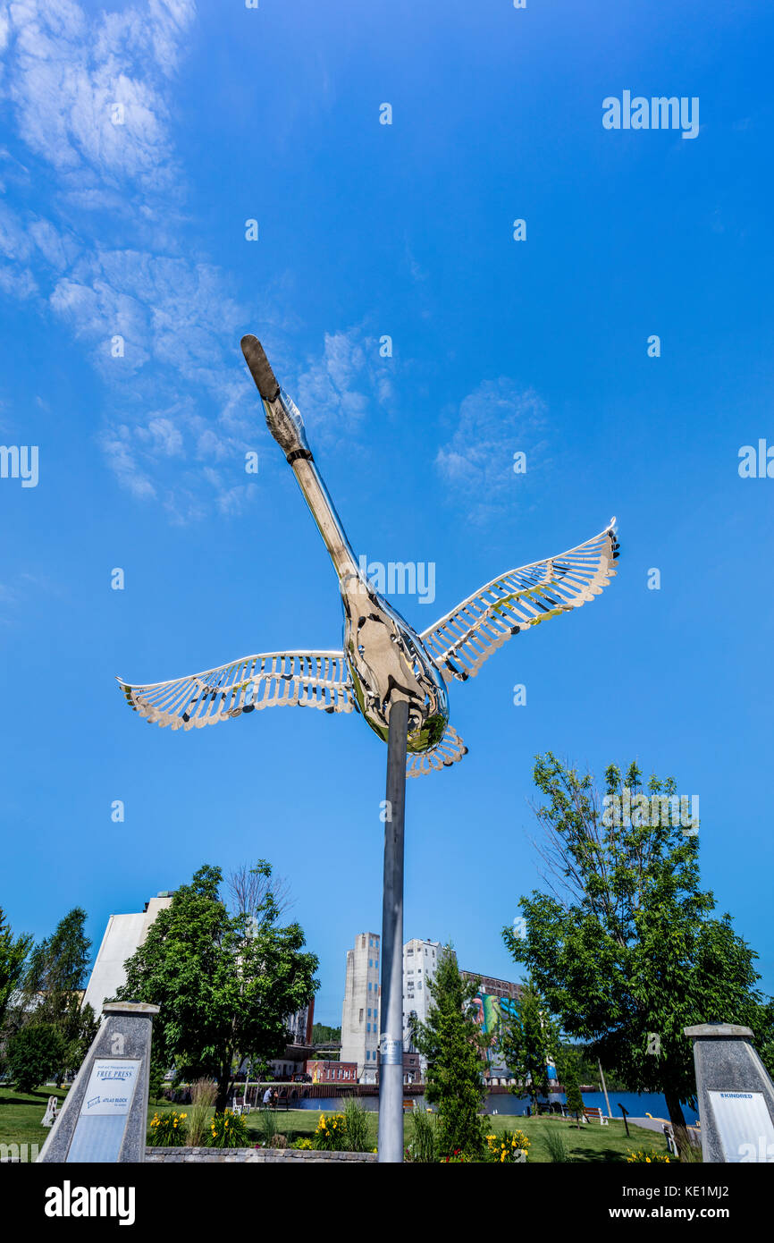 Trumpeter Swan statue at the harbour in downtown Midland, Ontario ...