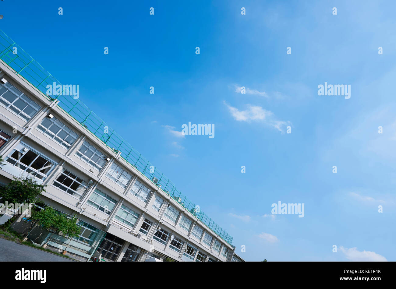 Elementary school building japan hi-res stock photography and images ...