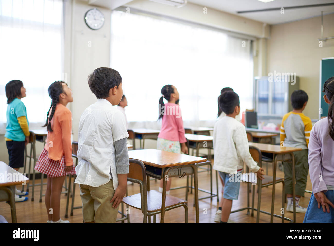 Japanese elementary school kids in the classroom Stock Photo - Alamy