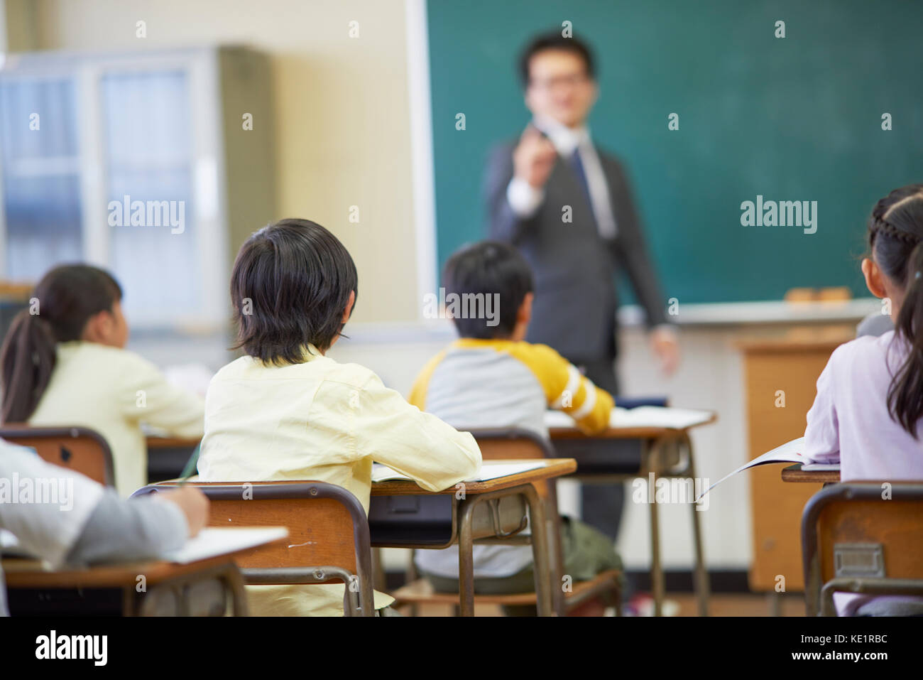 Japanese elementary school kids in the classroom Stock Photo - Alamy