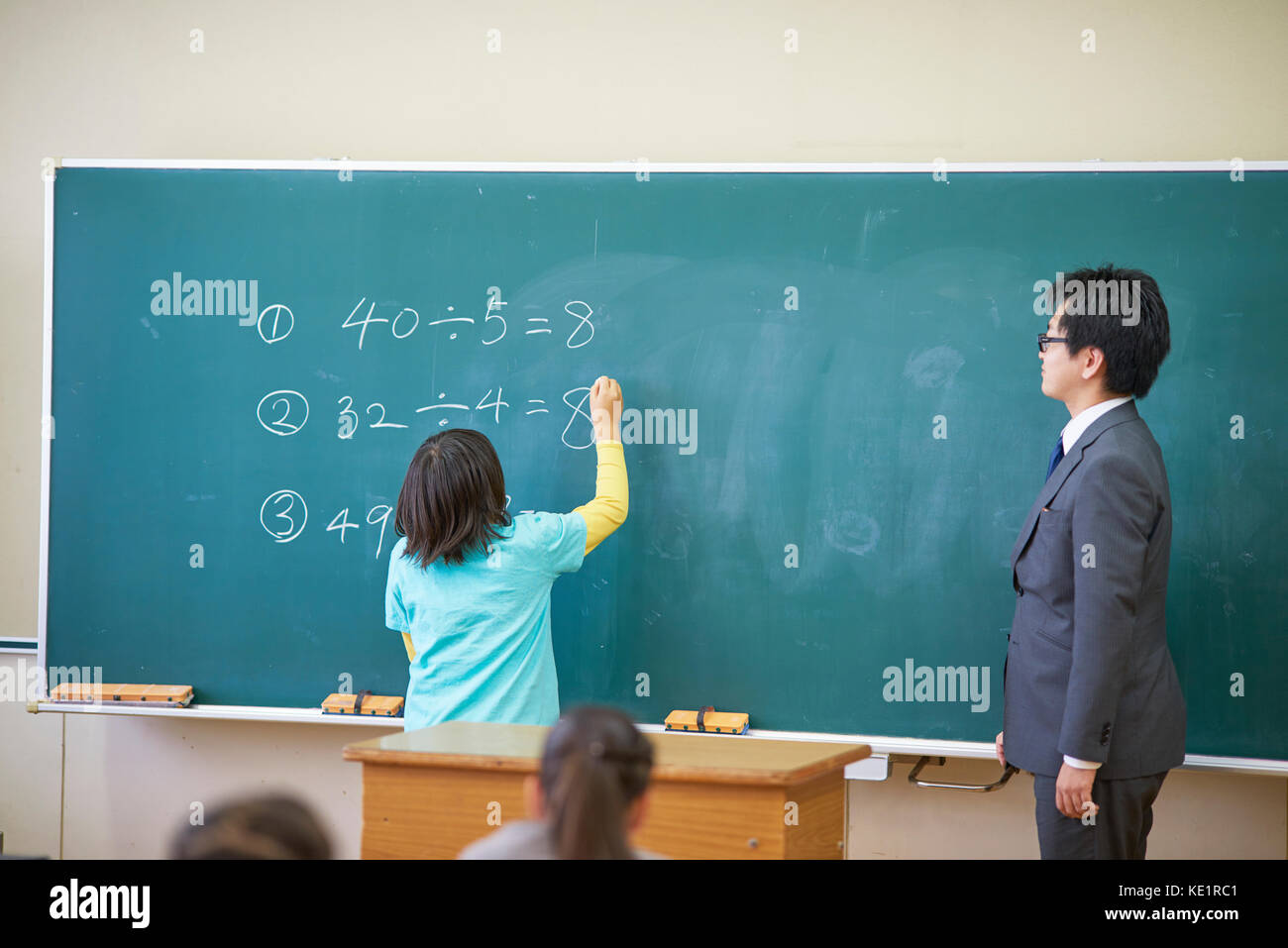Blackboard classroom teacher child hi-res stock photography and images ...