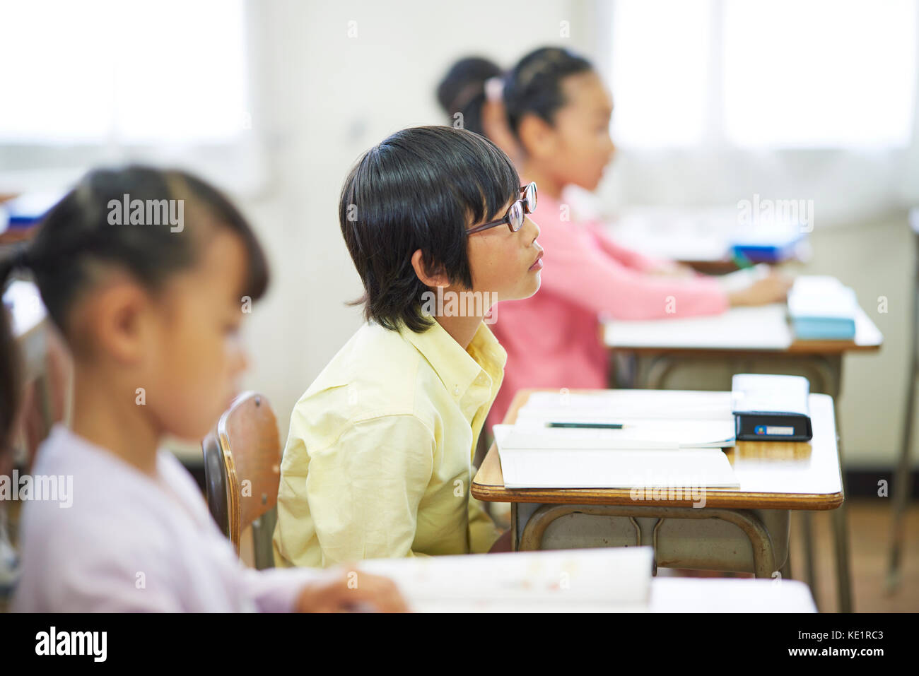 Japanese elementary school kids in the classroom Stock Photo - Alamy