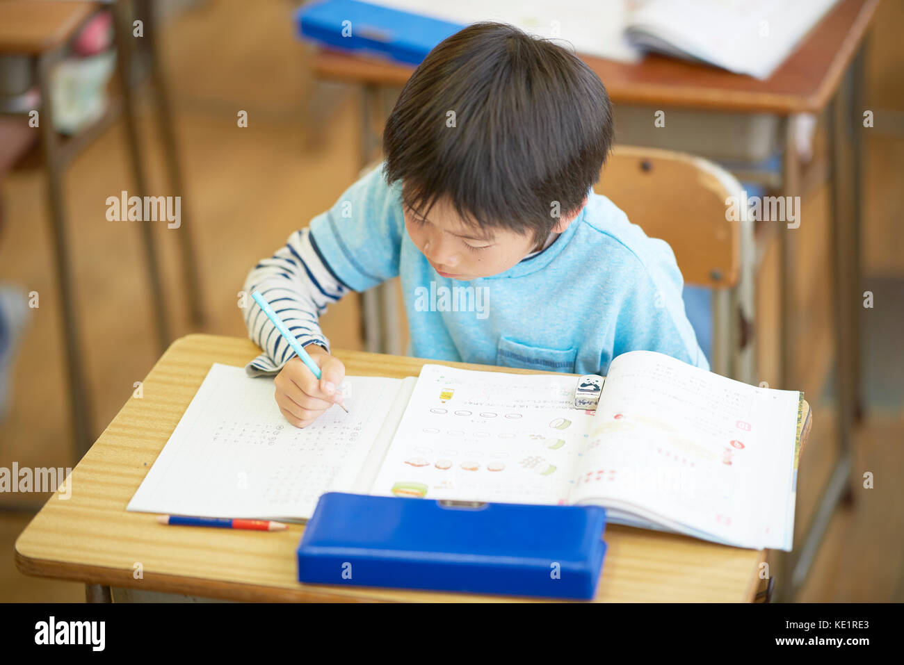 Japanese elementary school kid in the classroom Stock Photo - Alamy