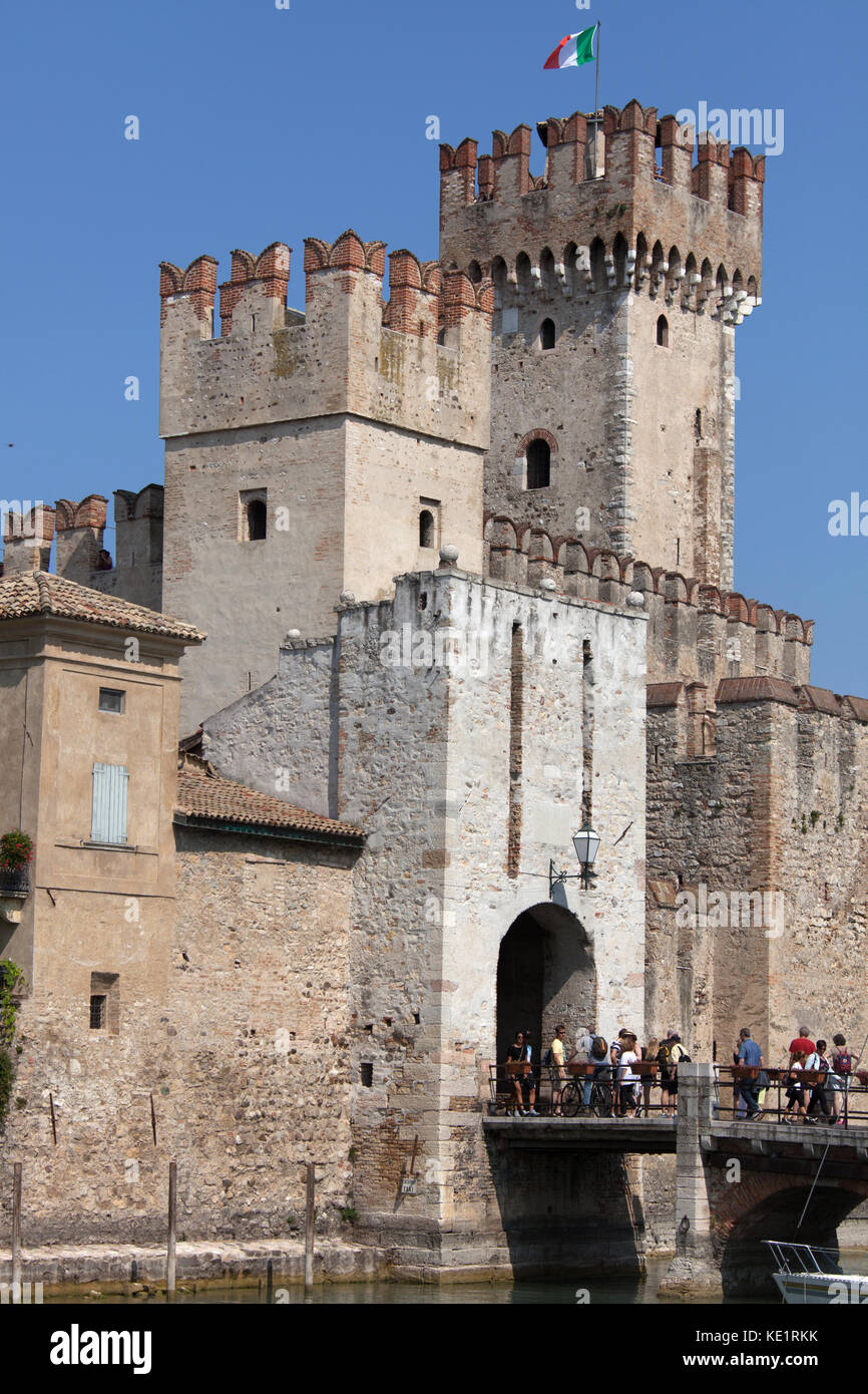 Crossing the moat hi-res stock photography and images - Alamy
