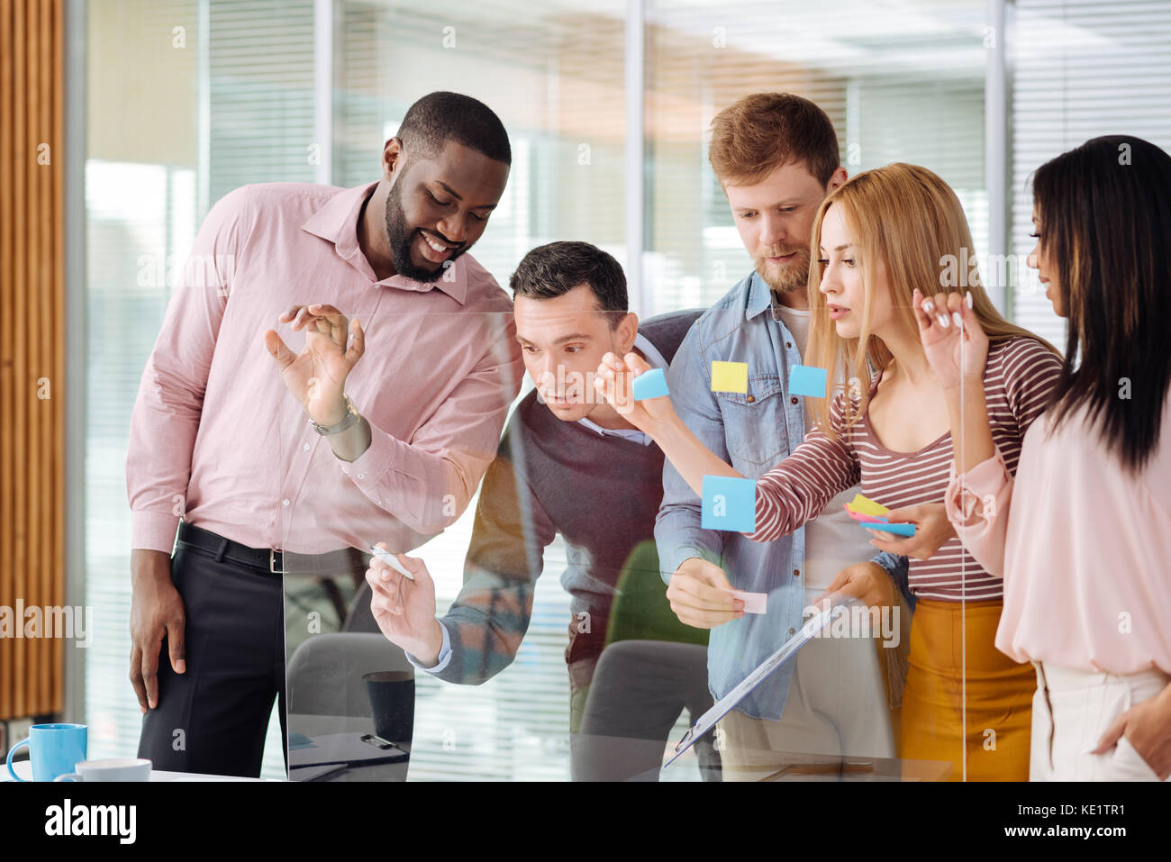 Attentive people hi-res stock photography and images - Alamy