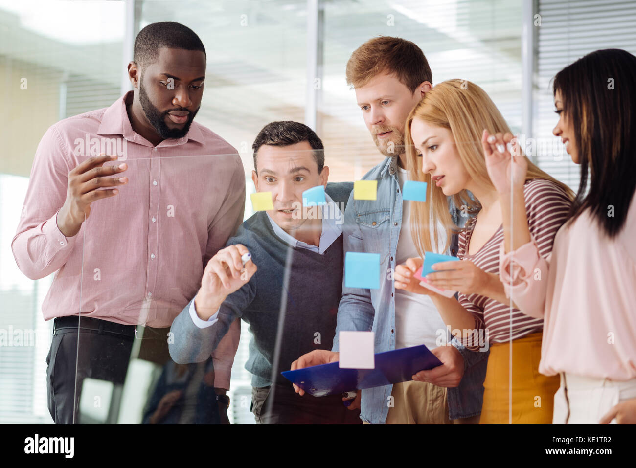 Presentation start hi-res stock photography and images - Alamy