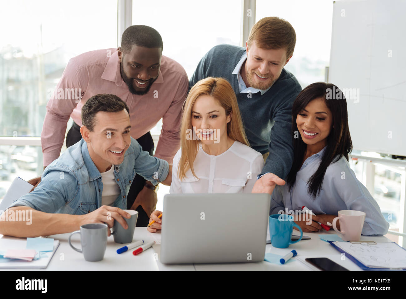 Group of smiling people that actively discussing Stock Photo - Alamy