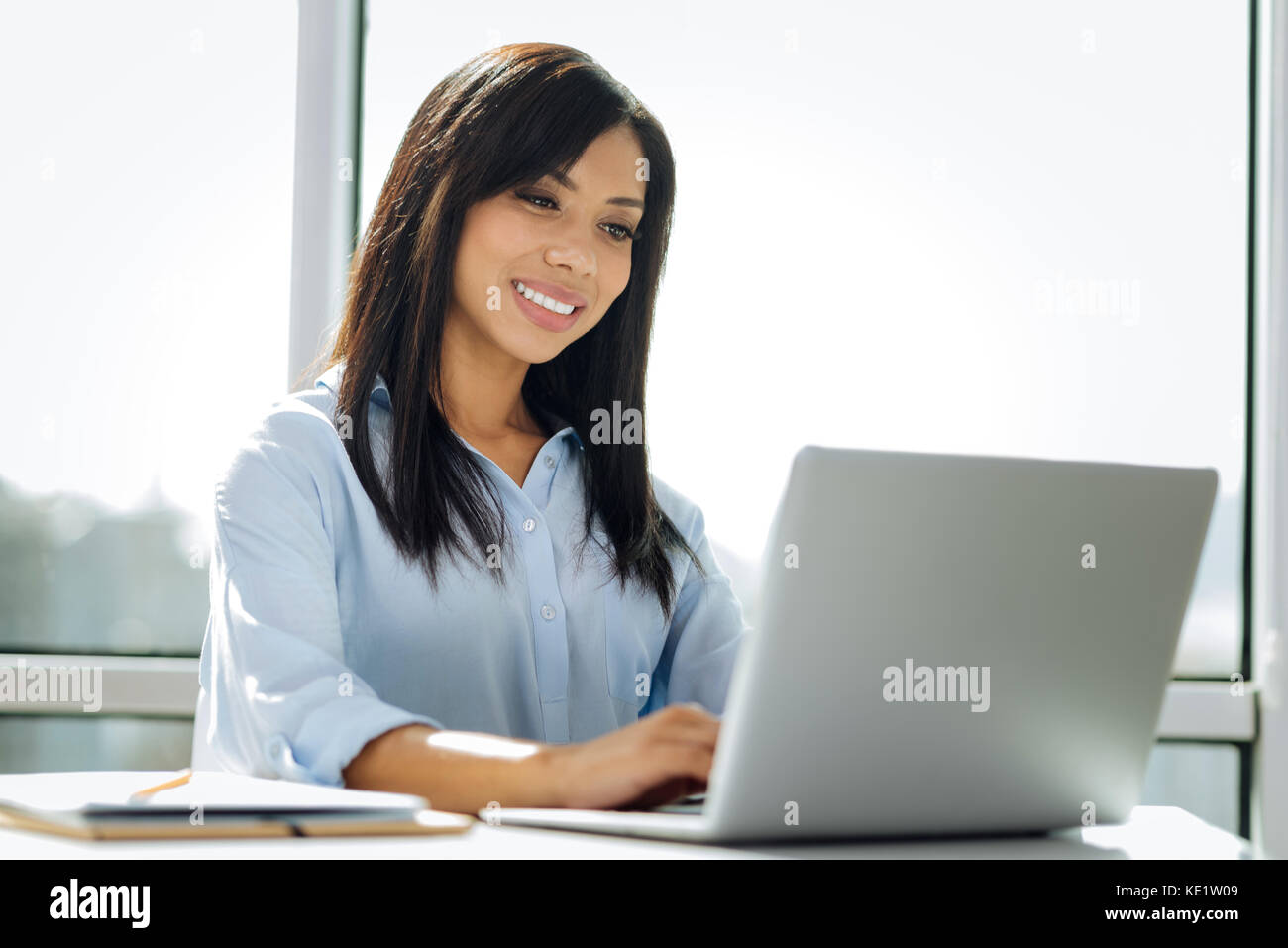 Checking news hi-res stock photography and images - Alamy