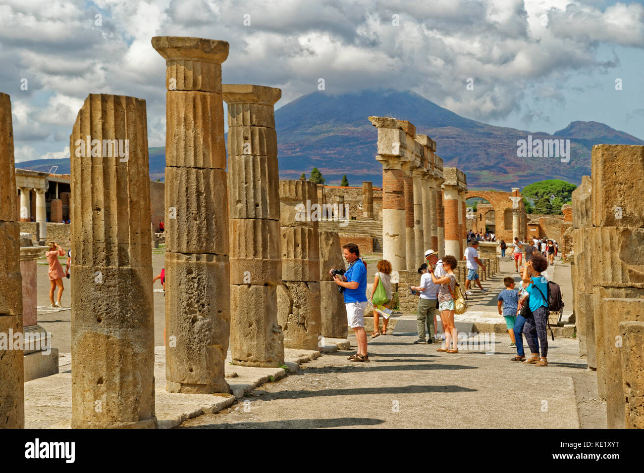 Pompeii forum mount vesuvius hi-res stock photography and images - Alamy