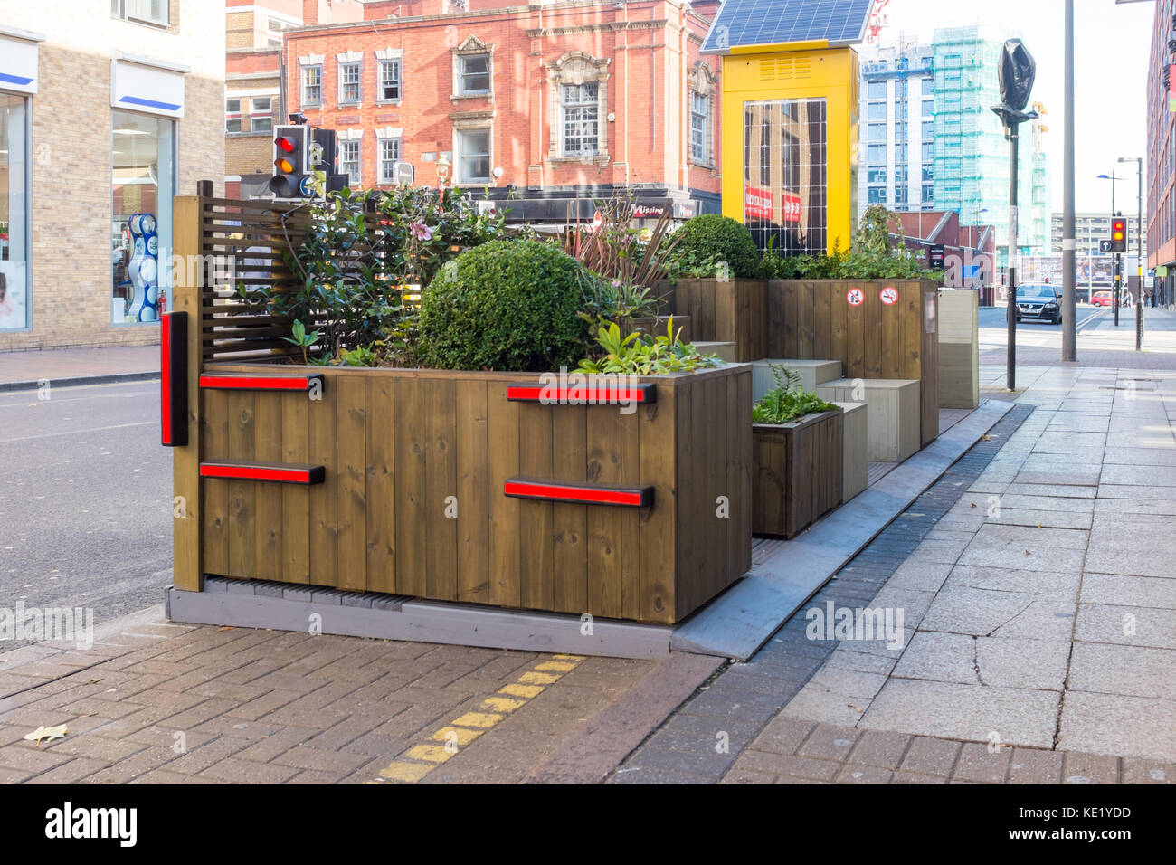 Loading bay uk hi-res stock photography and images - Alamy