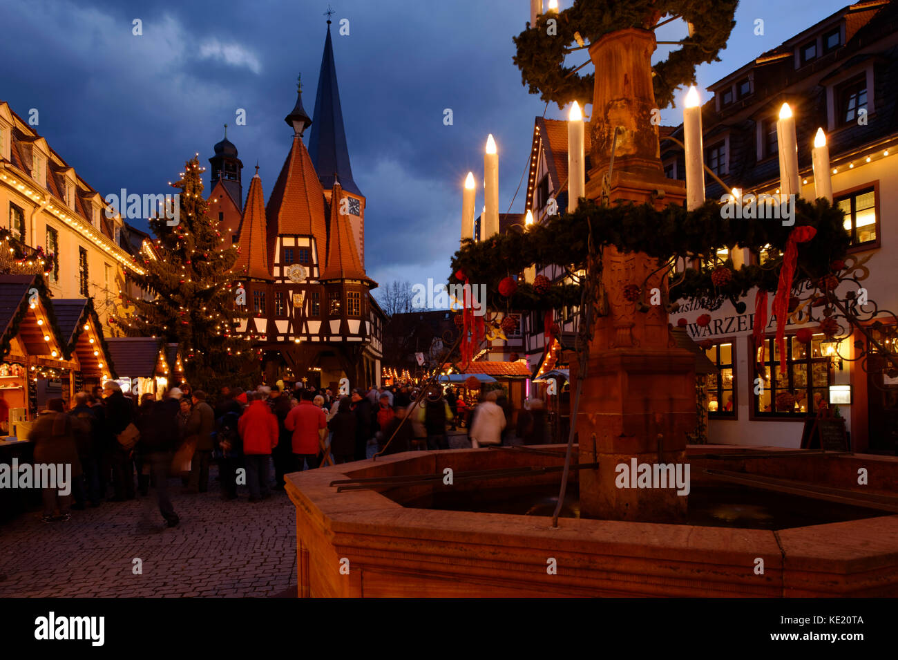 Christmas fair in Michelstadt in the Odenwald: fountain on market ...