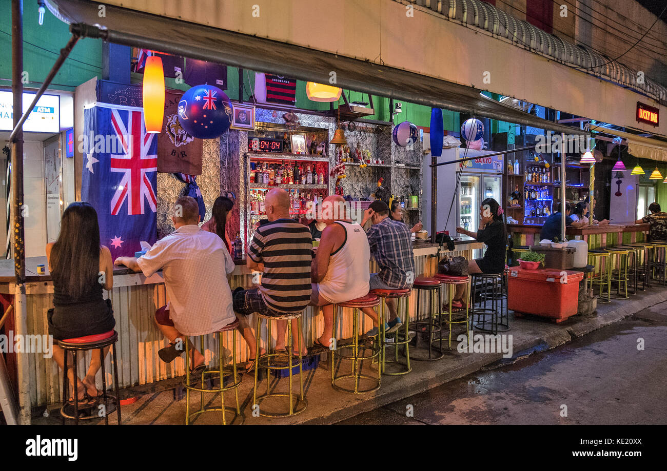 Thailandia Phuket Patong Beach locals Stock Photo - Alamy