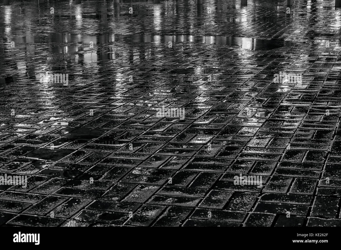 Night paving hi-res stock photography and images - Alamy