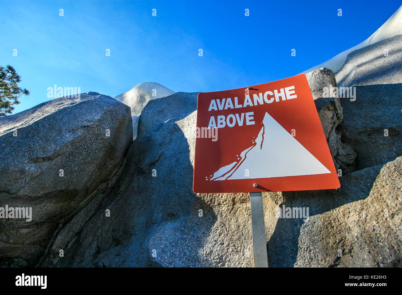 Red avalanche sign hi-res stock photography and images - Alamy
