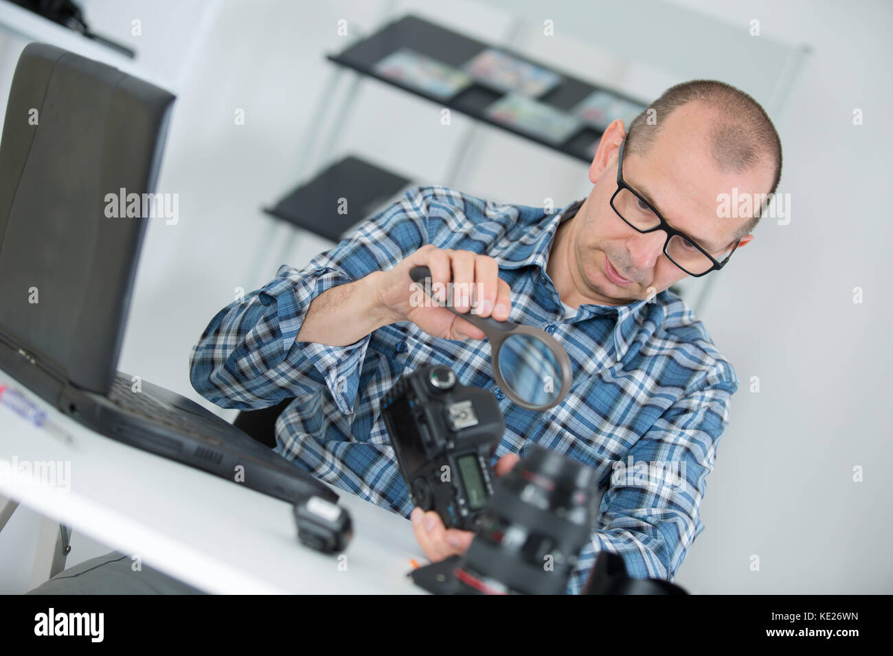 photographer hands holding lens Stock Photo - Alamy