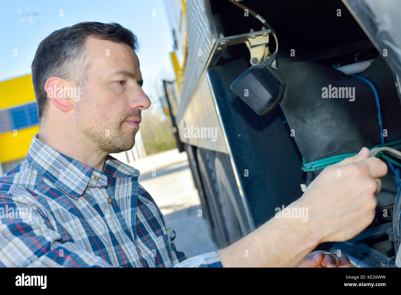 Worker at side of heavy goods vehicle Stock Photo - Alamy