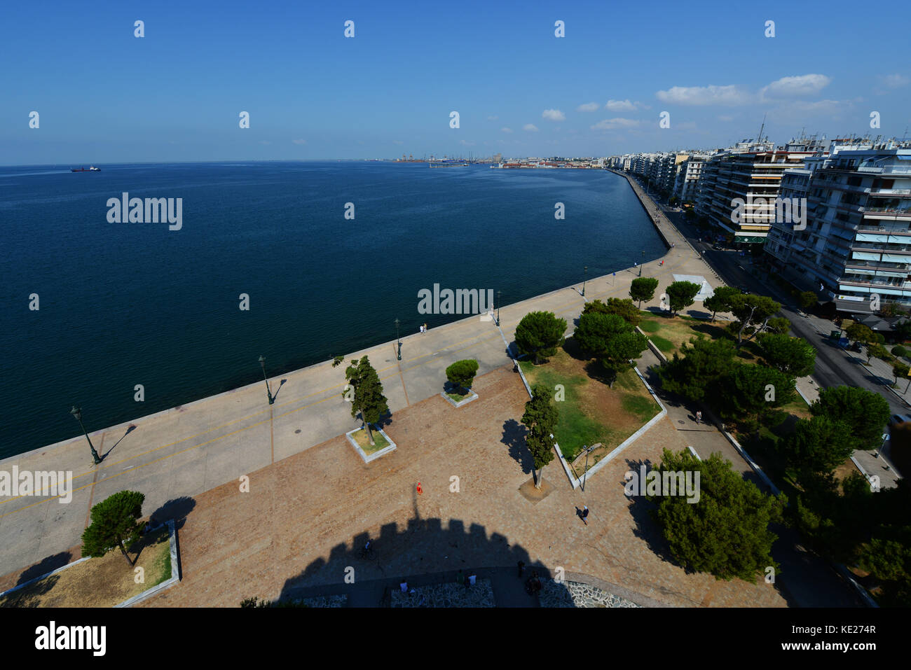 Thessaloniki's promenade along the seafront of the city Stock Photo - Alamy