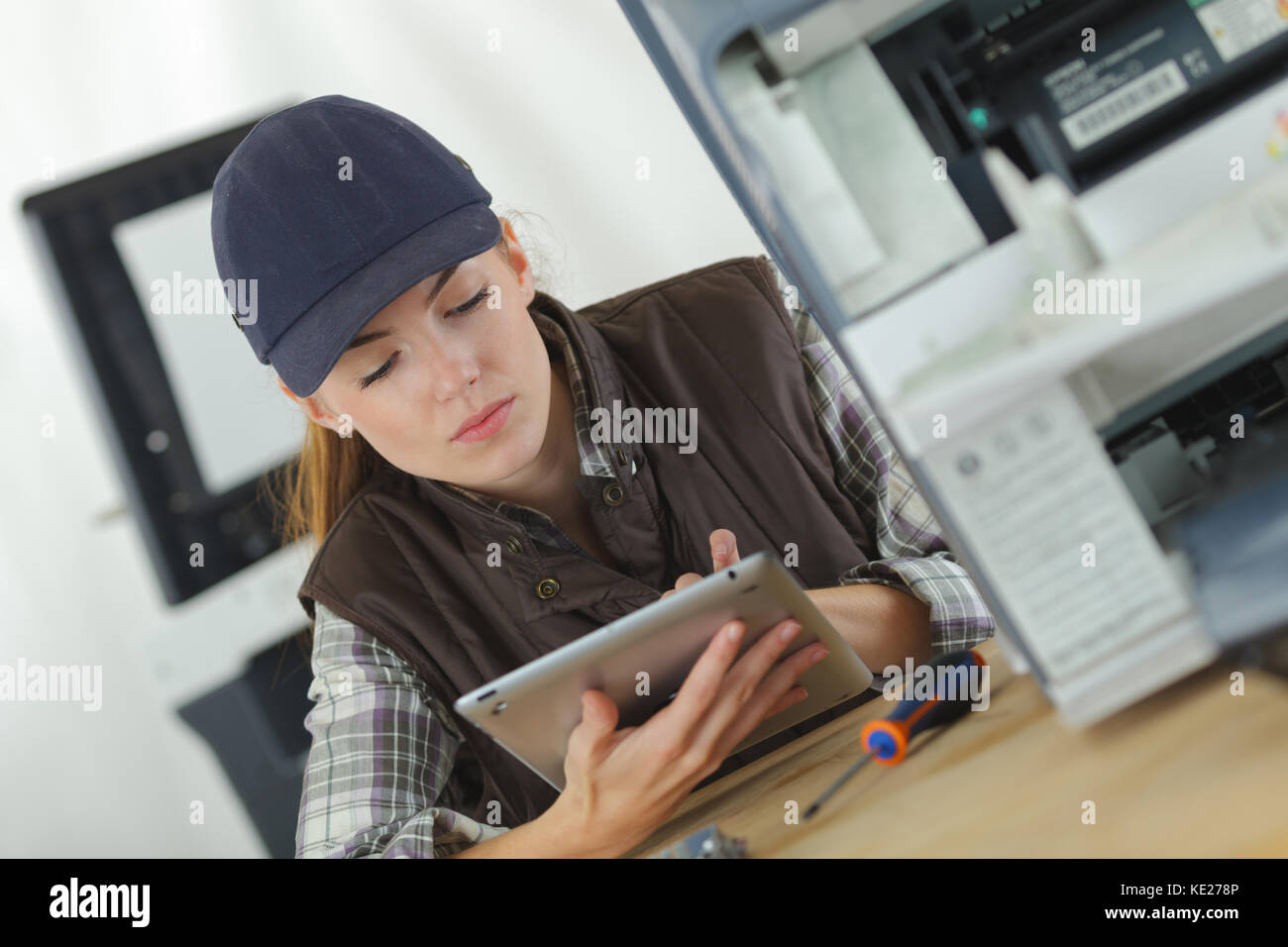 Tablet management coffee shop hi-res stock photography and images - Alamy