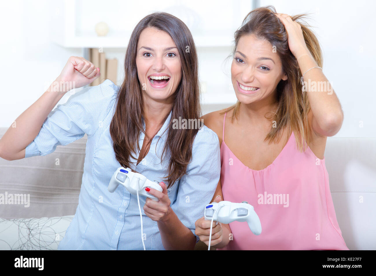 girls playing video game Stock Photo - Alamy
