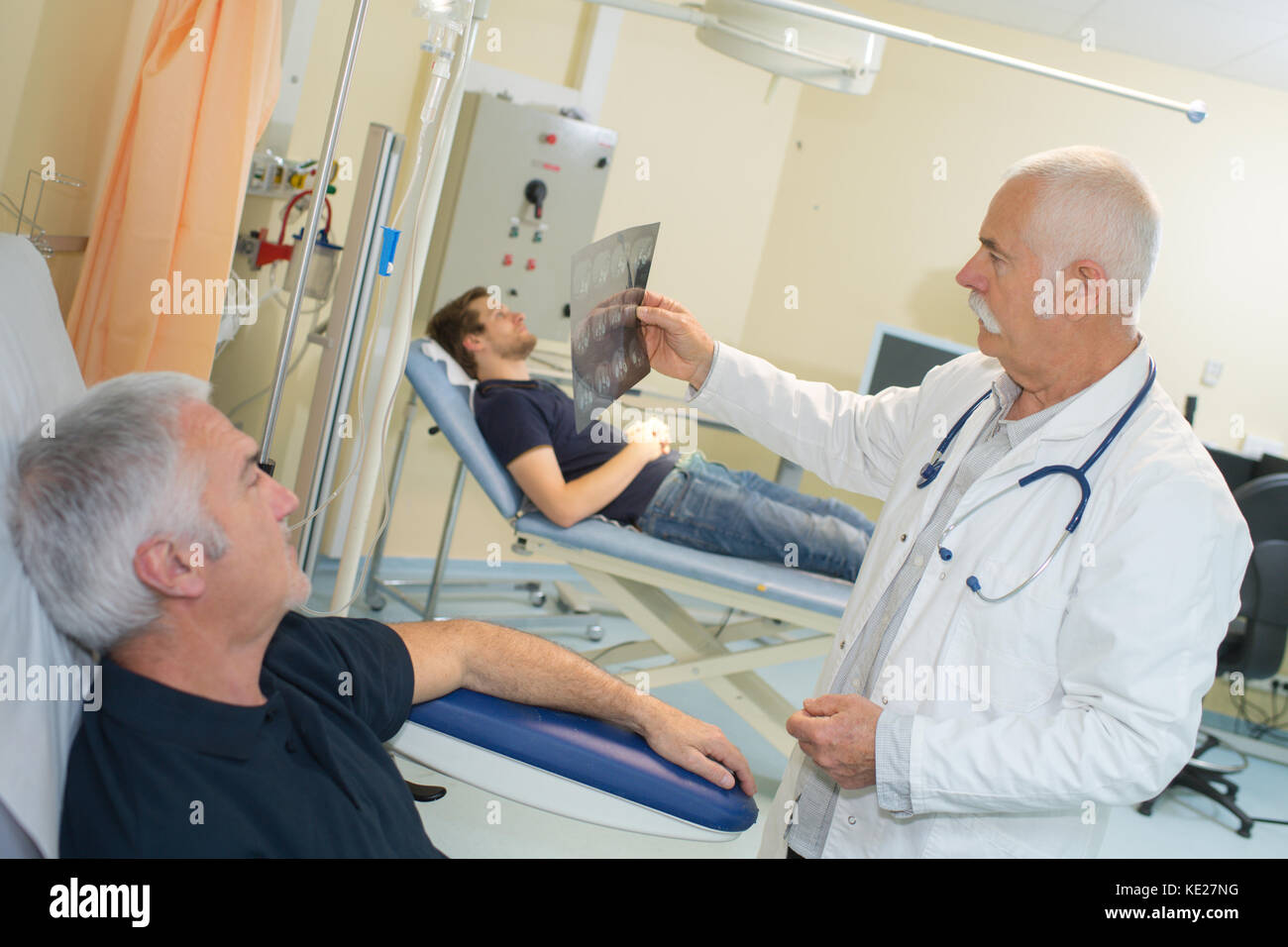 Taking blood unit hospital hi-res stock photography and images - Alamy