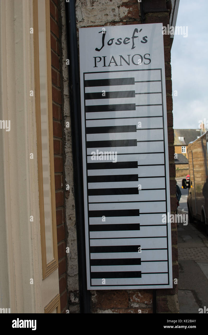 piano shop sign Rothwell Northamptonshire Stock Photo - Alamy
