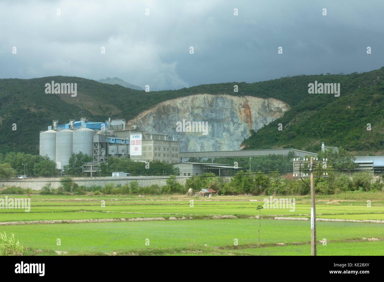 Rock mining facility Stock Photo - Alamy