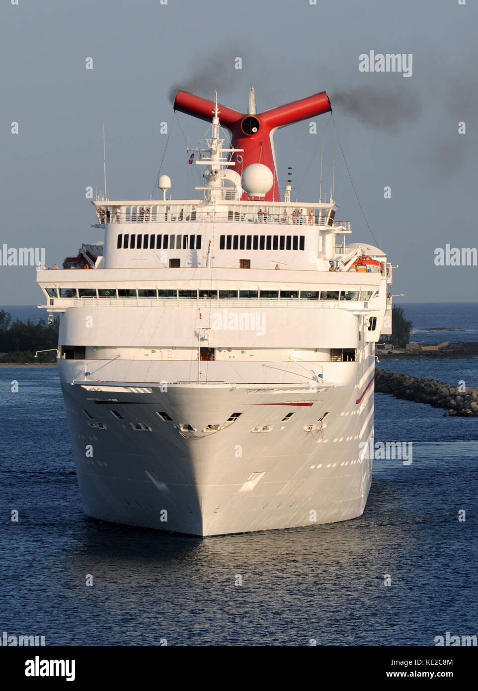 Front of cruise ship hi-res stock photography and images - Alamy