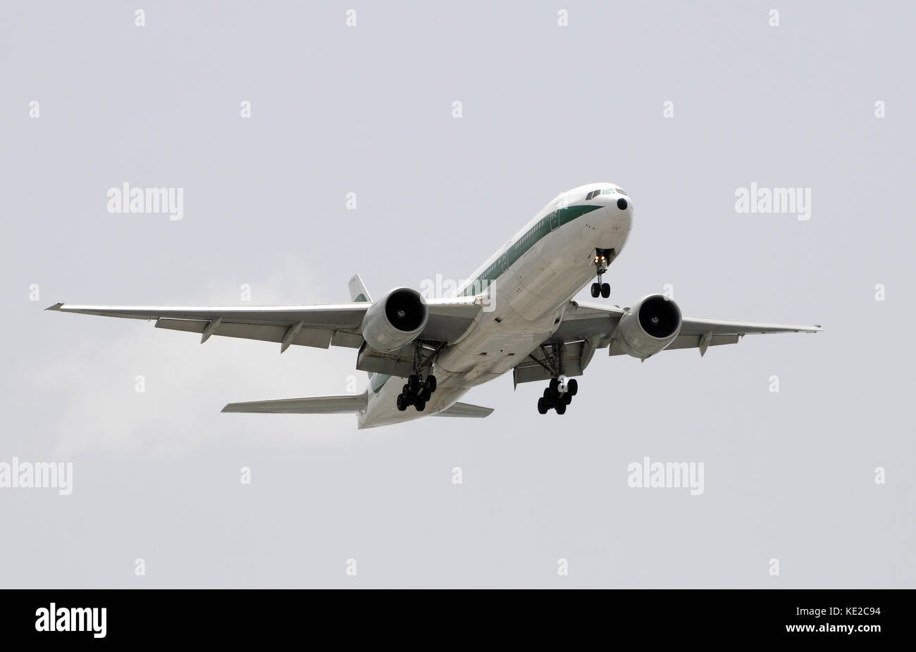 Modern passenger jet descending for landing Boeing 777 Stock Photo - Alamy