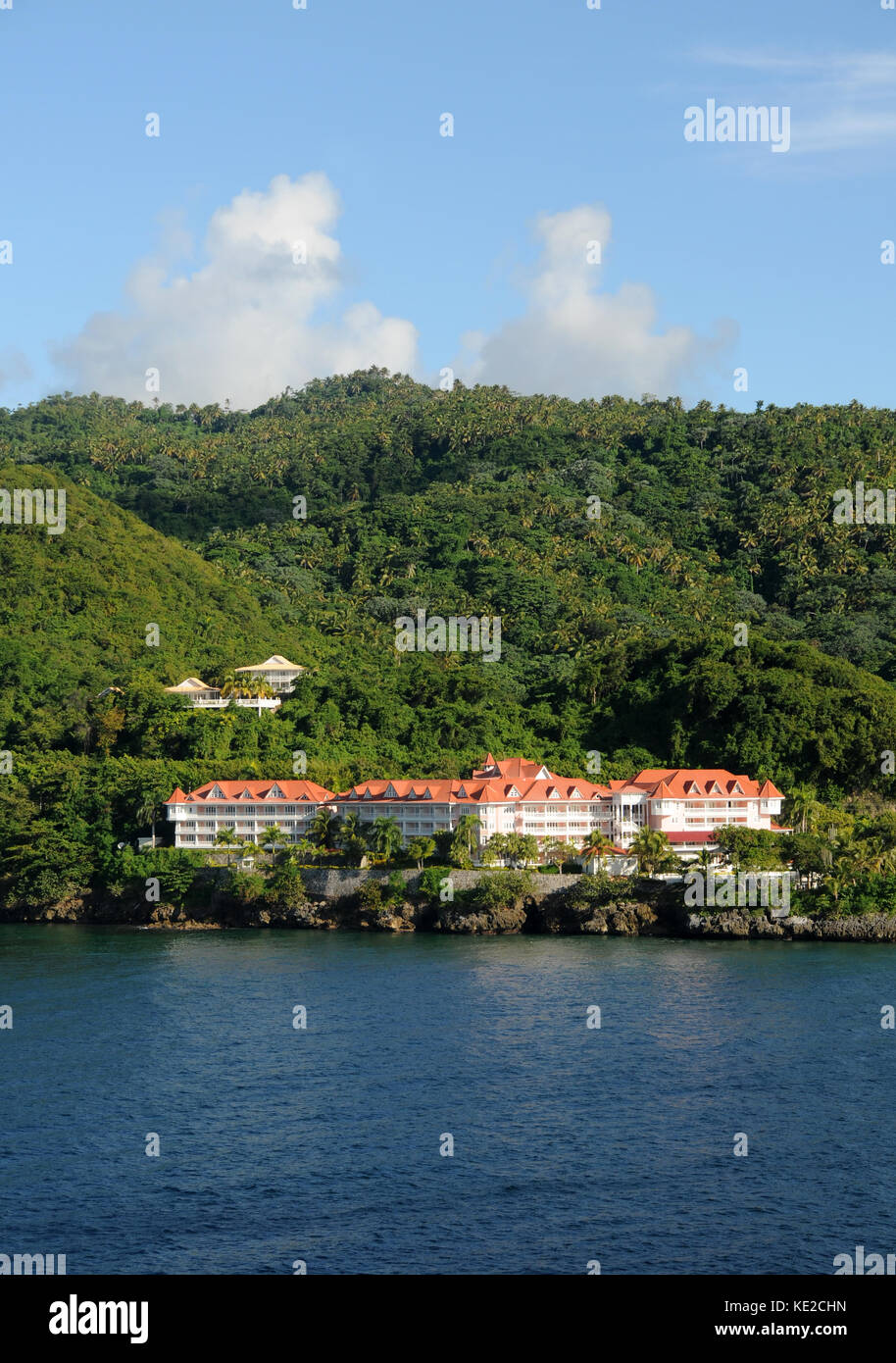 Remote tropical island hi-res stock photography and images - Alamy