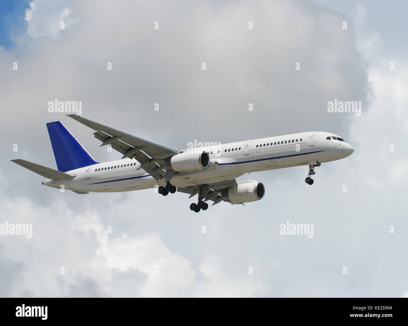 Modern passenger jet airplane in flight Stock Photo - Alamy