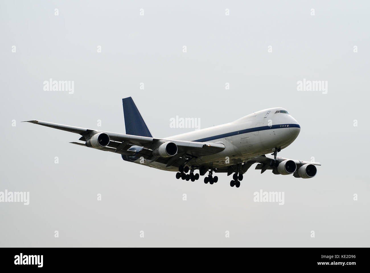 Heavy cargo jet approaching for landing Stock Photo - Alamy