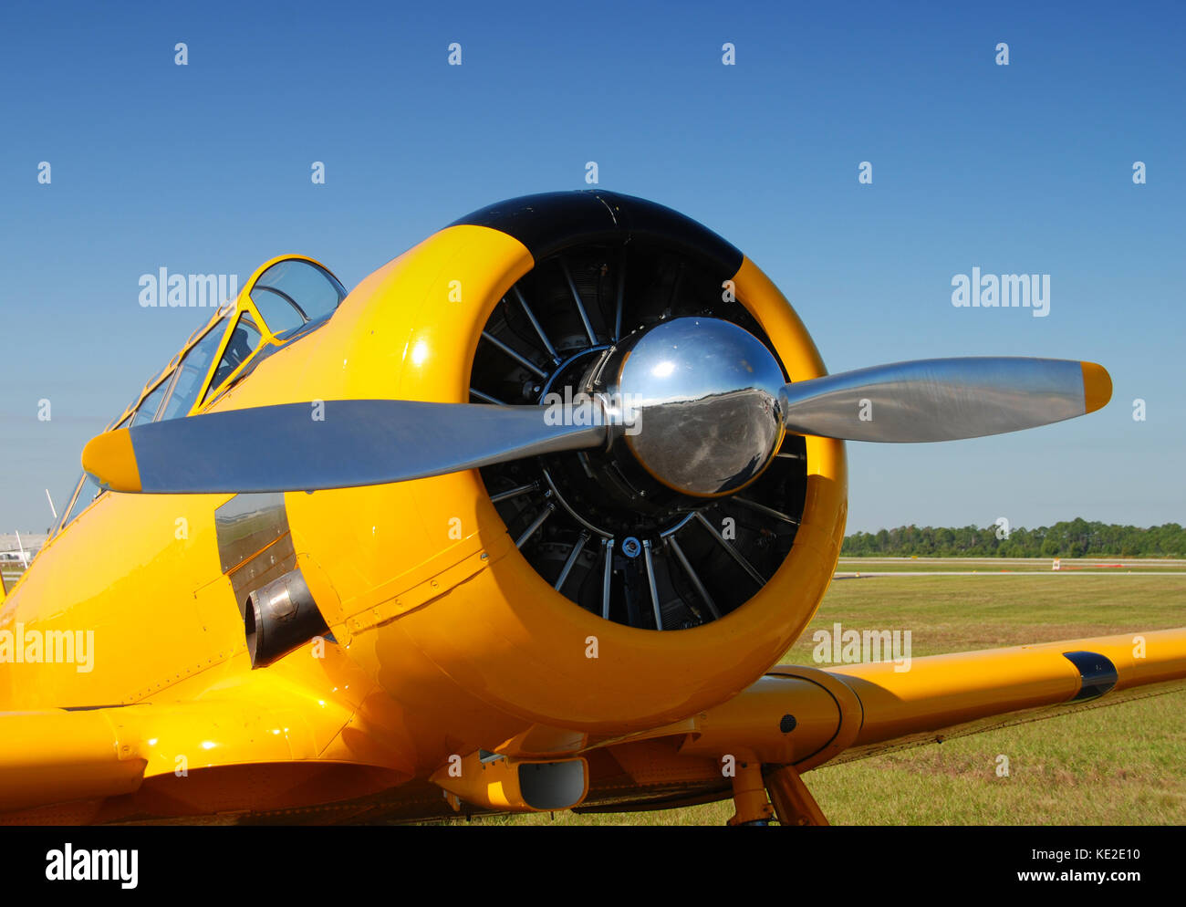 Retro propeller airplane Stock Photo - Alamy Retro propeller airplane Stock Photo - Alamy
