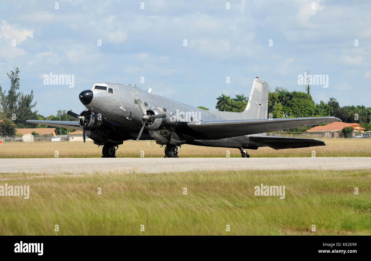 World War II era propeller airplane on the ground Stock Photo - Alamy