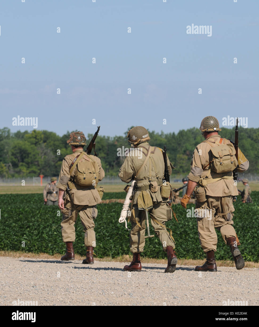 World War II era soldiers marching Stock Photo - Alamy
