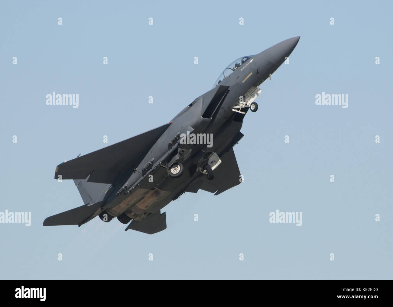 Modern US Air Force jet taking off Stock Photo - Alamy