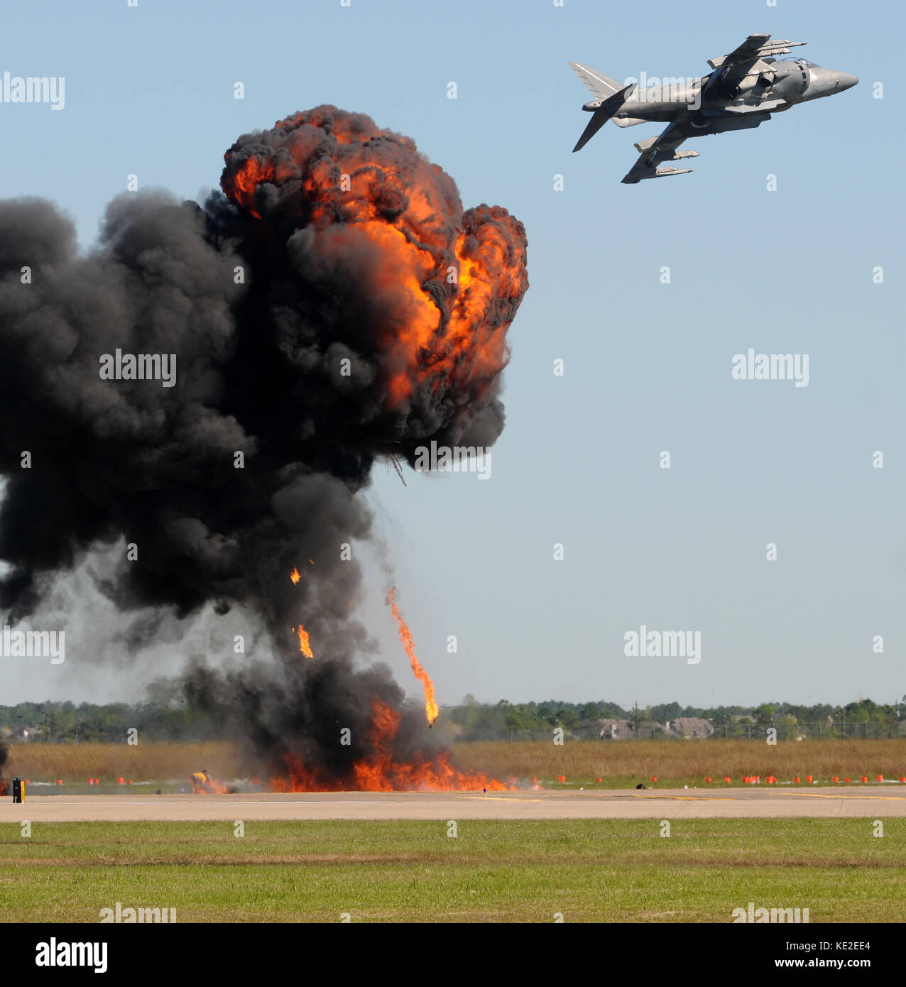Air Force jetfighter in bomb drop Stock Photo - Alamy