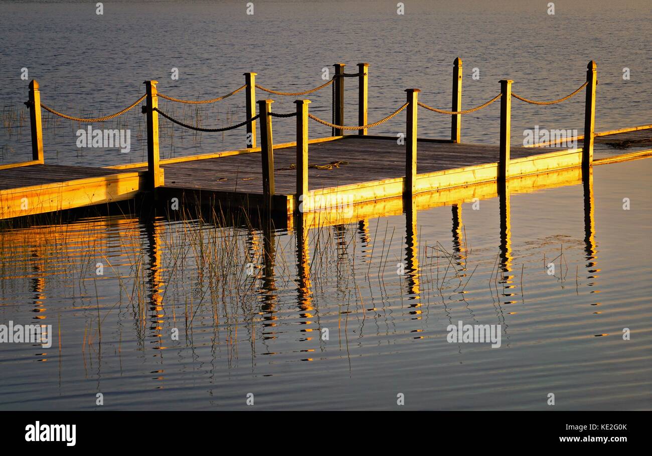 Floating dock lake hi-res stock photography and images - Alamy