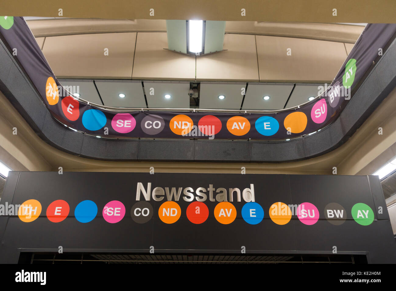 Newsstand subway station manhattan new hi-res stock photography and ...