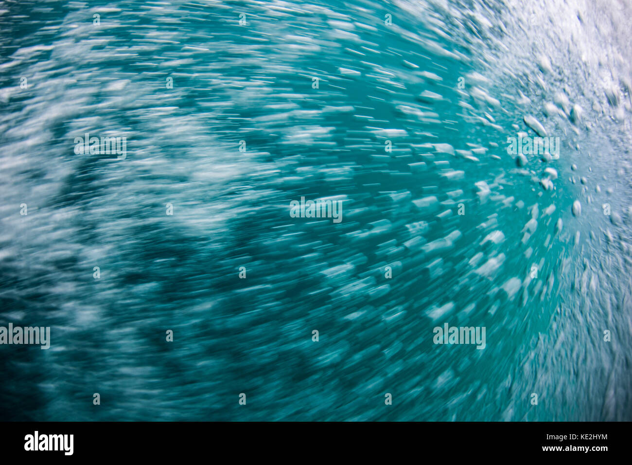 Rushing bubbles by the side of speeding boat Stock Photo - Alamy