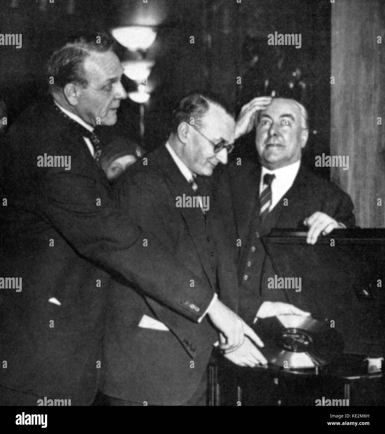 Fyodor Chaliapin - receiving a golden record of 'The Volga Boatman' by ...