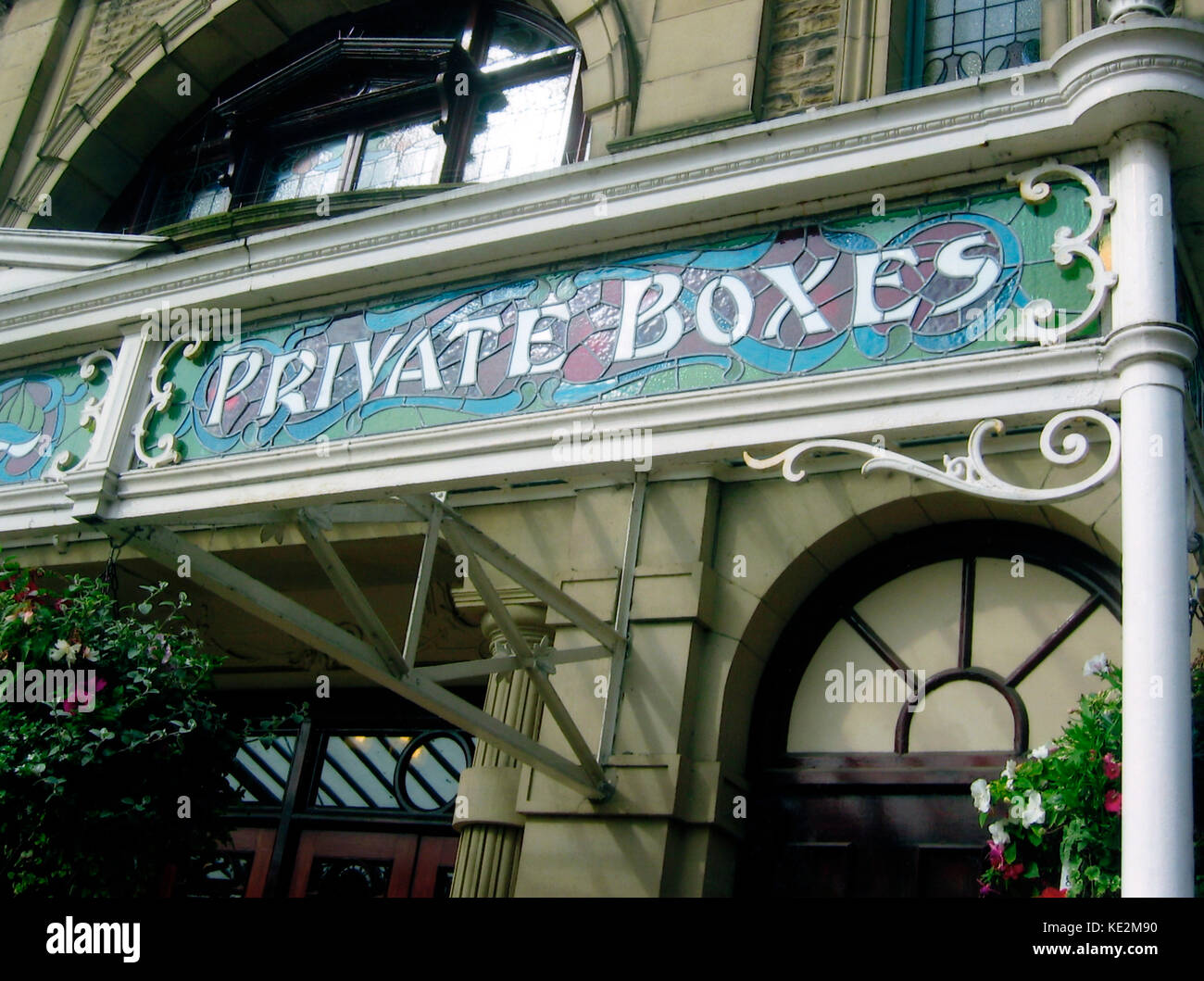 English house exterior hi-res stock photography and images - Alamy