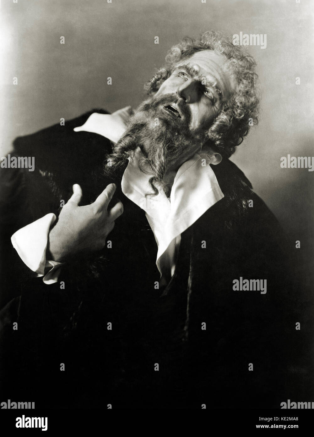 Giovanni Martinelli - portrait of the Italian tenor as Eleazar in ...